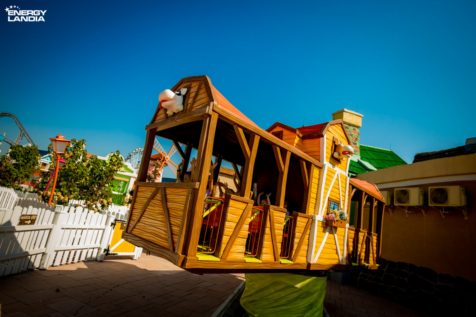 Crazy Barn – ENERGYLANDIA – Rodzinny Park Rozrywki w Zatorze